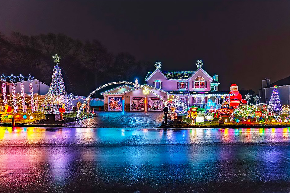 Long Island Homes With Spectacular Christmas Light Displays For 2019