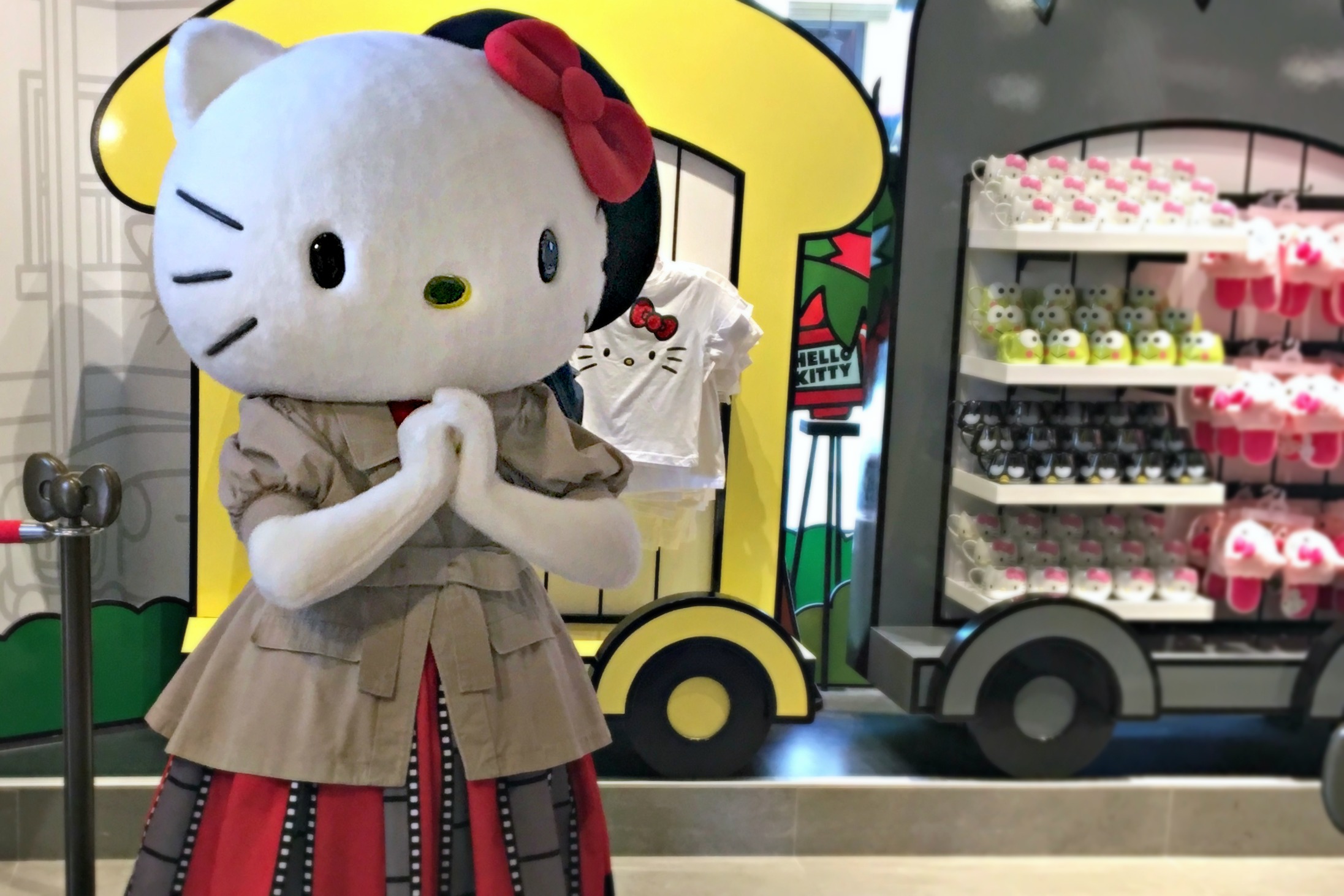 Hello Kitty Goes to Hollywood, in Her Own Studio Store | MommyPoppins ...