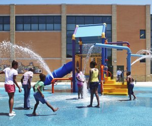 Best Sprinkler Parks and Splash Pads in Chicago | MommyPoppins - Things ...